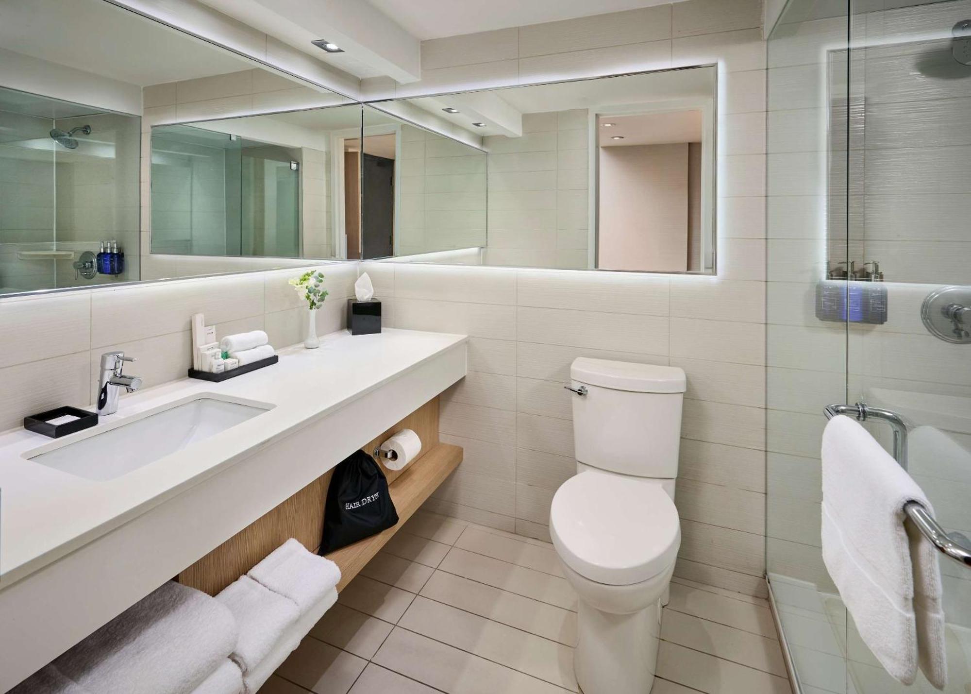 HOTEL RADISSON ADMIRAL TORONTO HARBOURFRONT | ⋆⋆⋆ | CANADA | SEASON ...